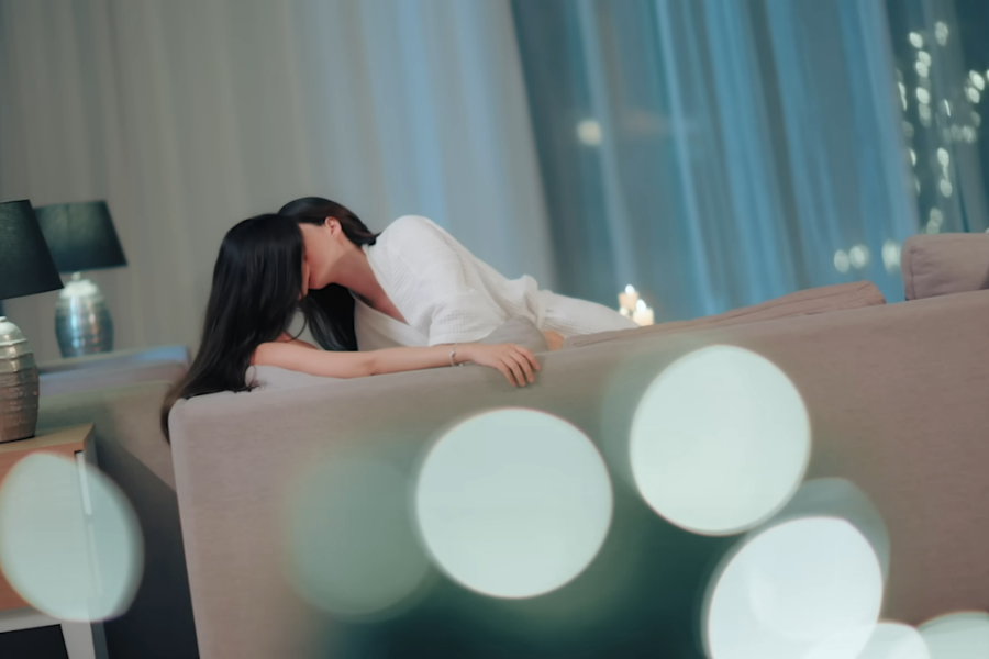 濕身激吻、辦公室裸身愛撫！盤點《粉紅理論》4段血脈賁張的女女床戲 | LalaTai 拉拉台